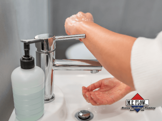 Touchless Plumbing Fixtures for Bathrooms | Hands-free Faucets